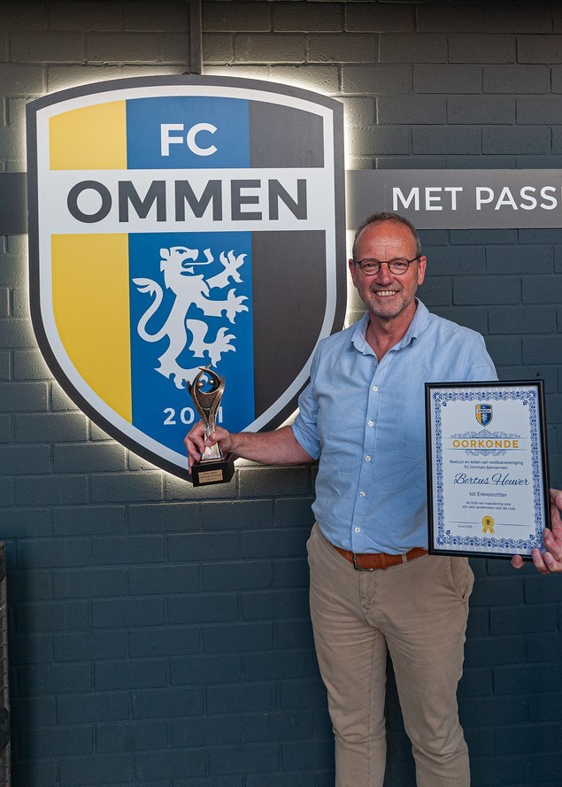 FC Ommen zwaait een kwartet bestuursleden uit - FC Ommen