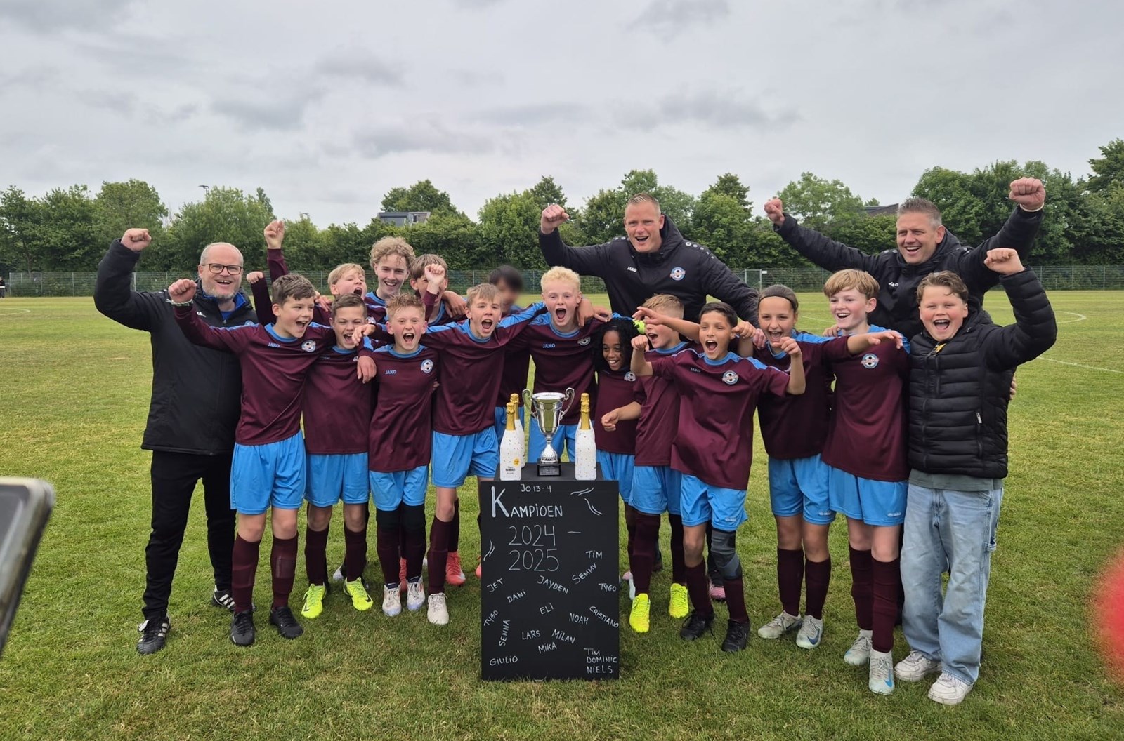 Hulde aan alle kampioenen van SV Overbos! - OverbosWEB