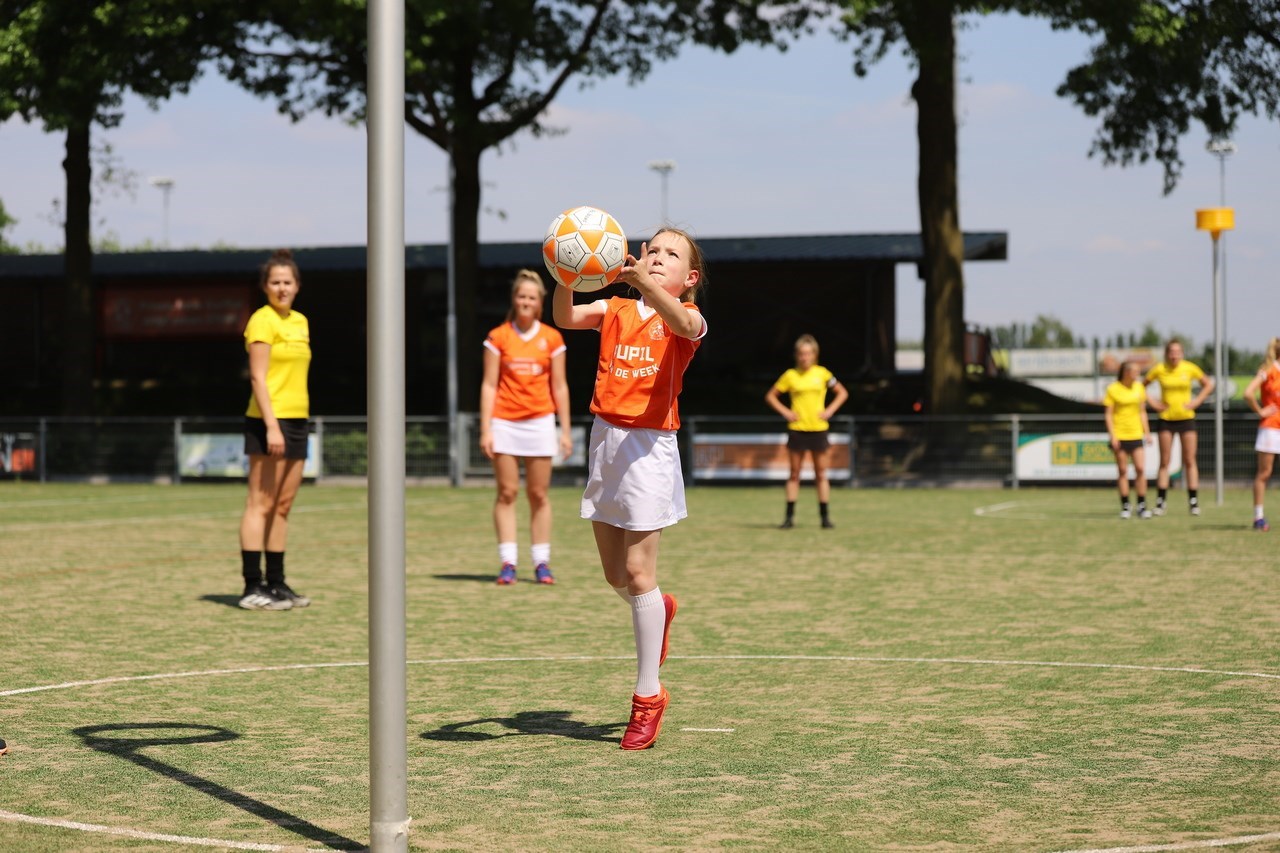 Lotte Cuijpers was pupil v.d week bij korfbal - RKSV Prinses Irene Nistelrode - Voetbal & Korfbal