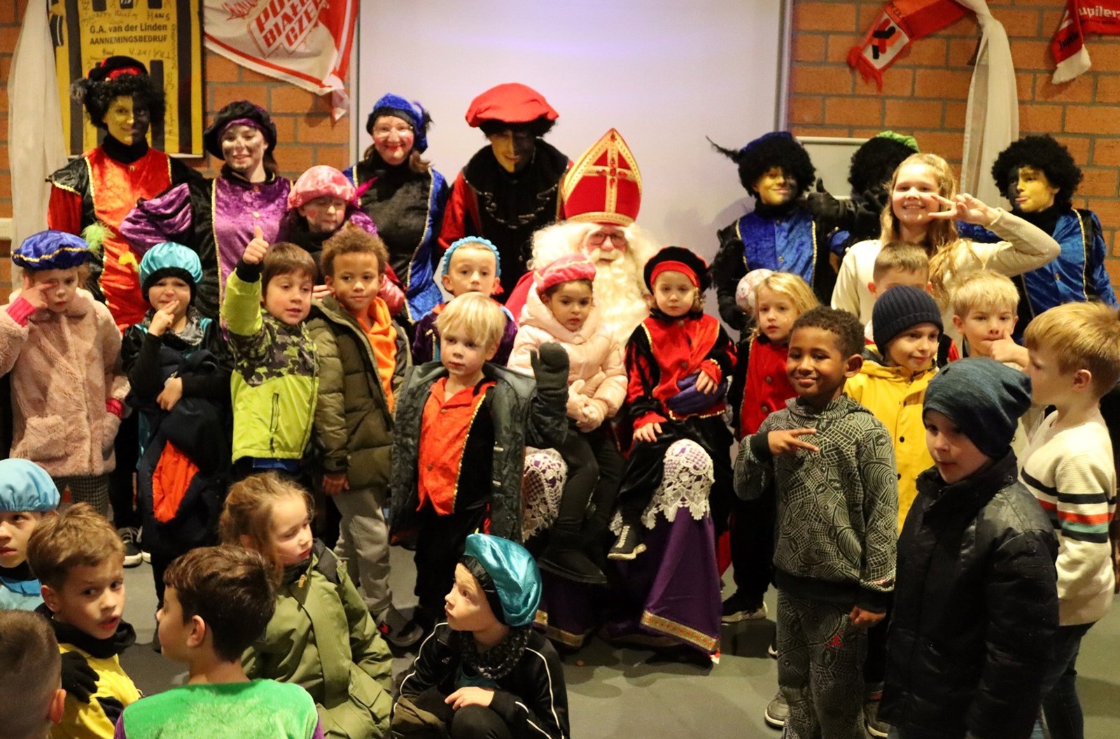 Sinterklaas op RAS: Geen stoute kinderen - Hvv RAS