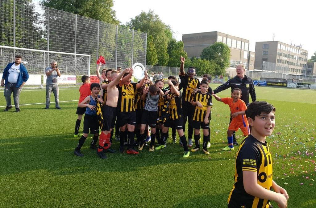 RAS JO-11 2 KAMPIOEN - Hvv RAS