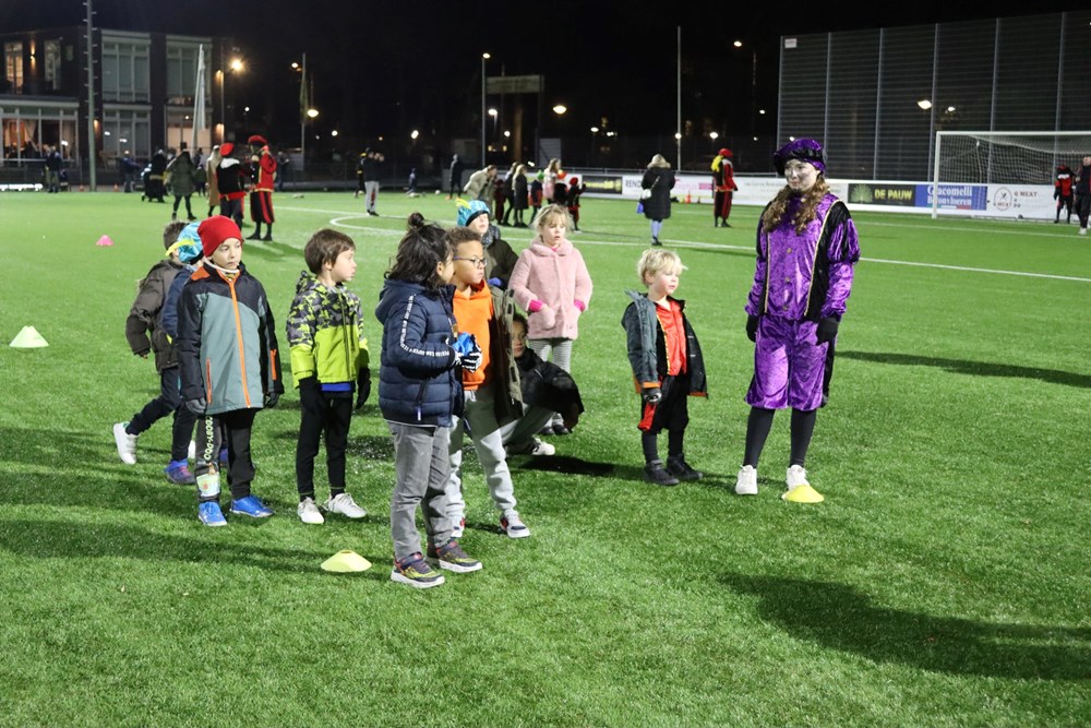 Sinterklaas op RAS: Geen stoute kinderen - Hvv RAS