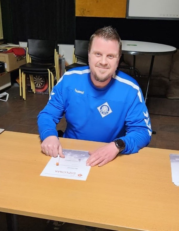 RKHVV verwelkomt 7 nieuwe gediplomeerde trainers - R.K.H.V.V. vertrouwd ...