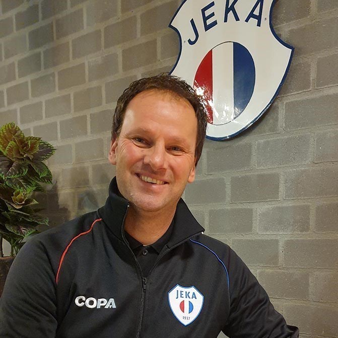 Jeka en hoofdtrainer Ivo van Moergestel besluiten te stoppen na dit ...