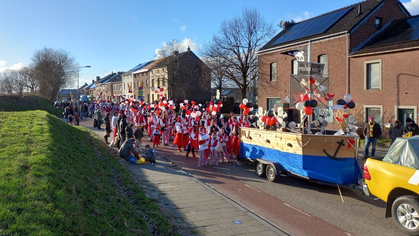 KLEURRIJKE EN GEZELLIGE OPTOCHT IN BOCHOLTZ - WDZite