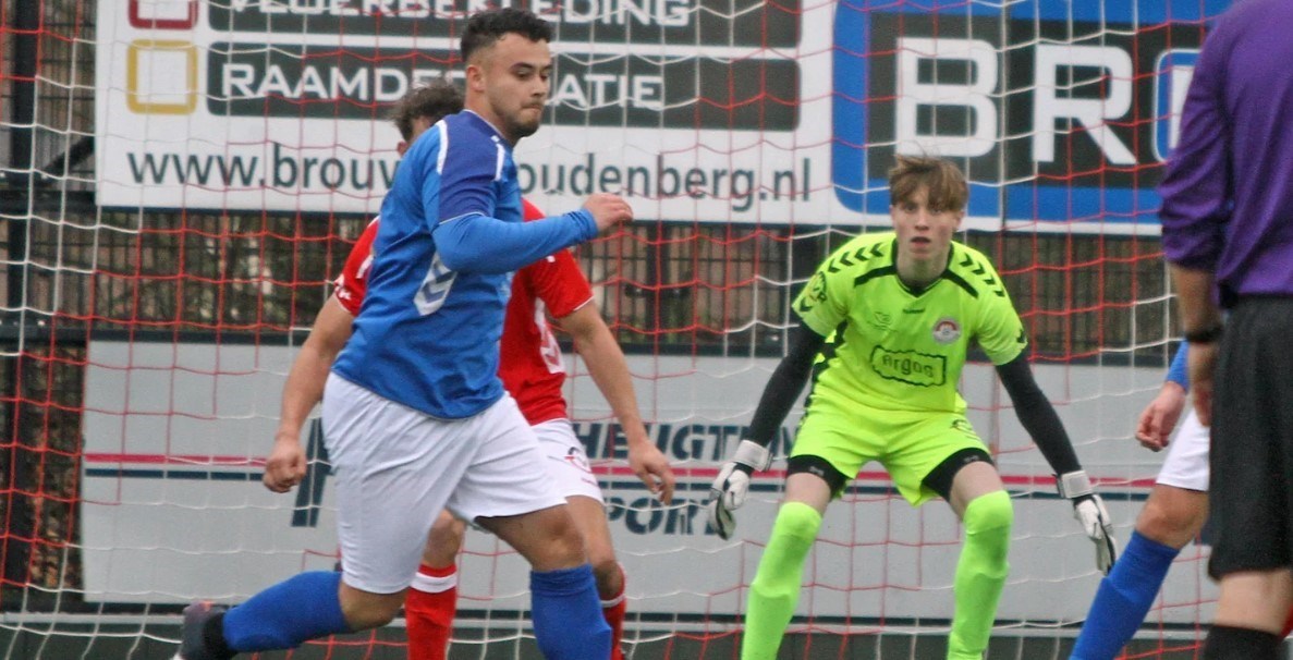 Renswoude met Tom Veldhuizen onder de lat nipt onderuit - v.v. Renswoude