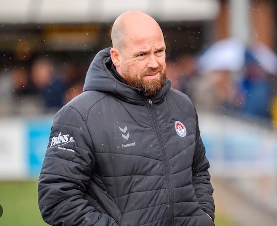 Peter Gerritsen blijft ook volgend seizoen trainer van Renswoude 1 - v ...