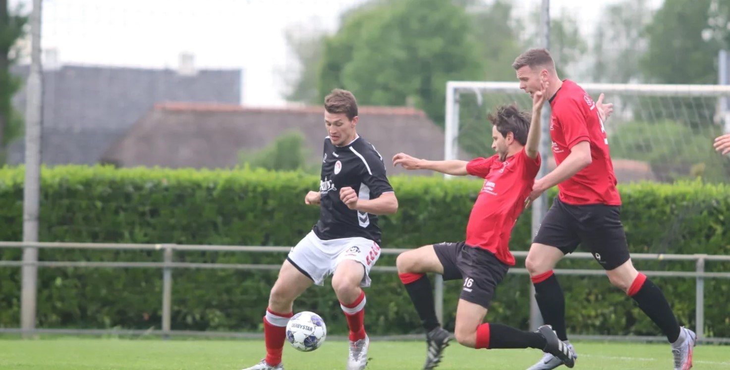 Renswoude blijft overeind en wil gaan jagen - v.v. Renswoude