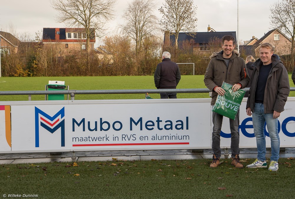 NIEUWE BORDEN LANGS SPORTVELD (1)