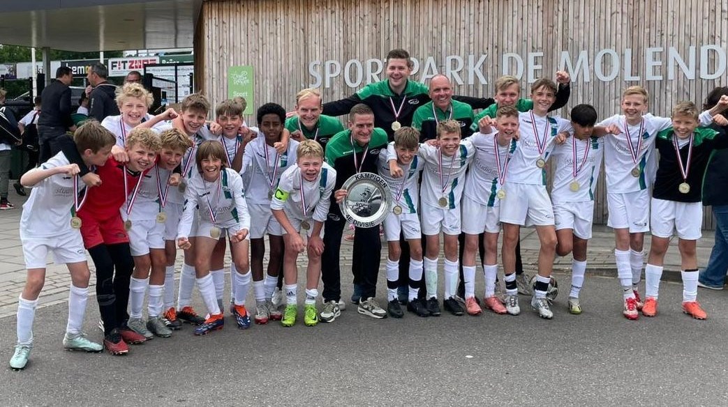 SDC ’12 JO13-1 kroont zich tot kampioen in de 4e divisie! - SDC '12