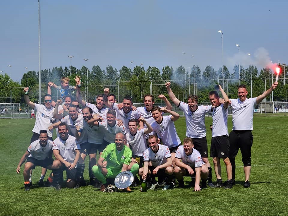 SHO 9 is KAMPIOEN! - Voetbalvereniging SHO (Steeds Hooger Oud-Beijerland)