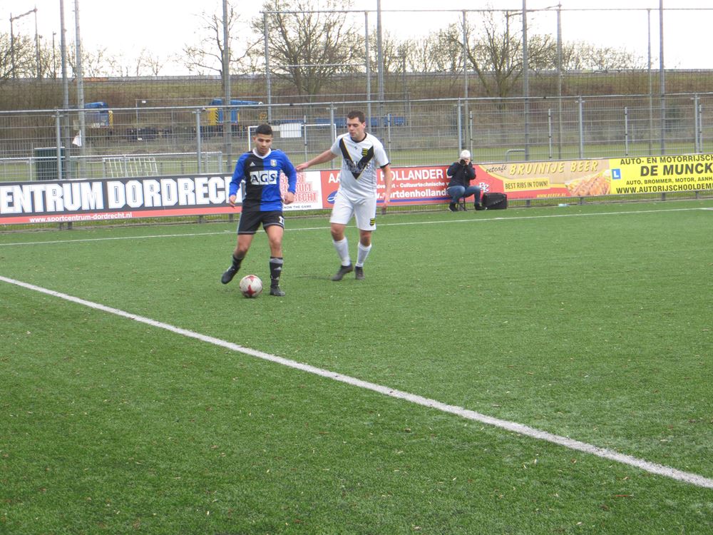 Meerkerk niet opgewassen tegen een beter Pelikaan - SV Meerkerk