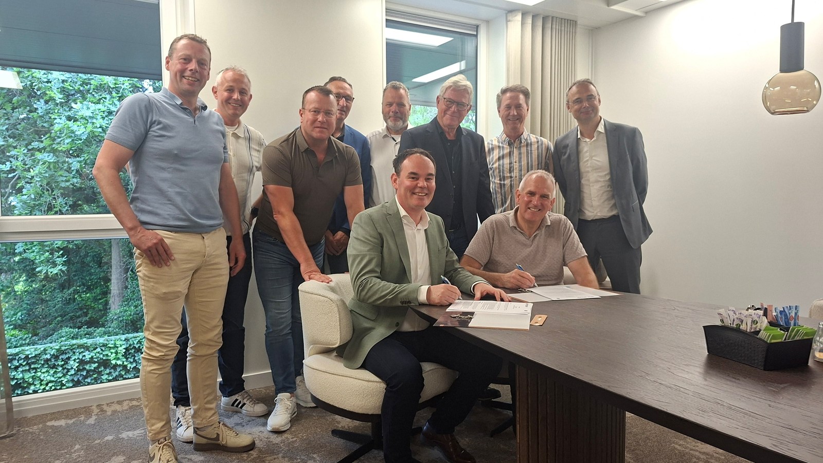 Mijlpaal voor SVW'27 en HV Tornado - Overeenkomst getekend met Bot Bouw ...