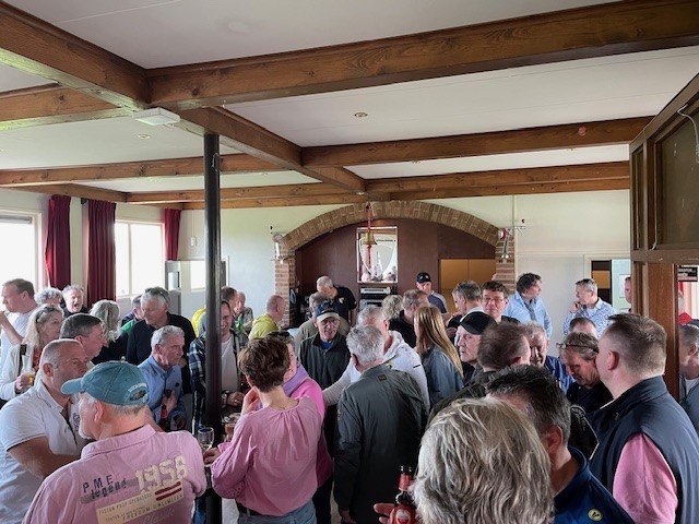 Club van 100 leden ontmoeten elkaar! - VV Sneek Wit Zwart