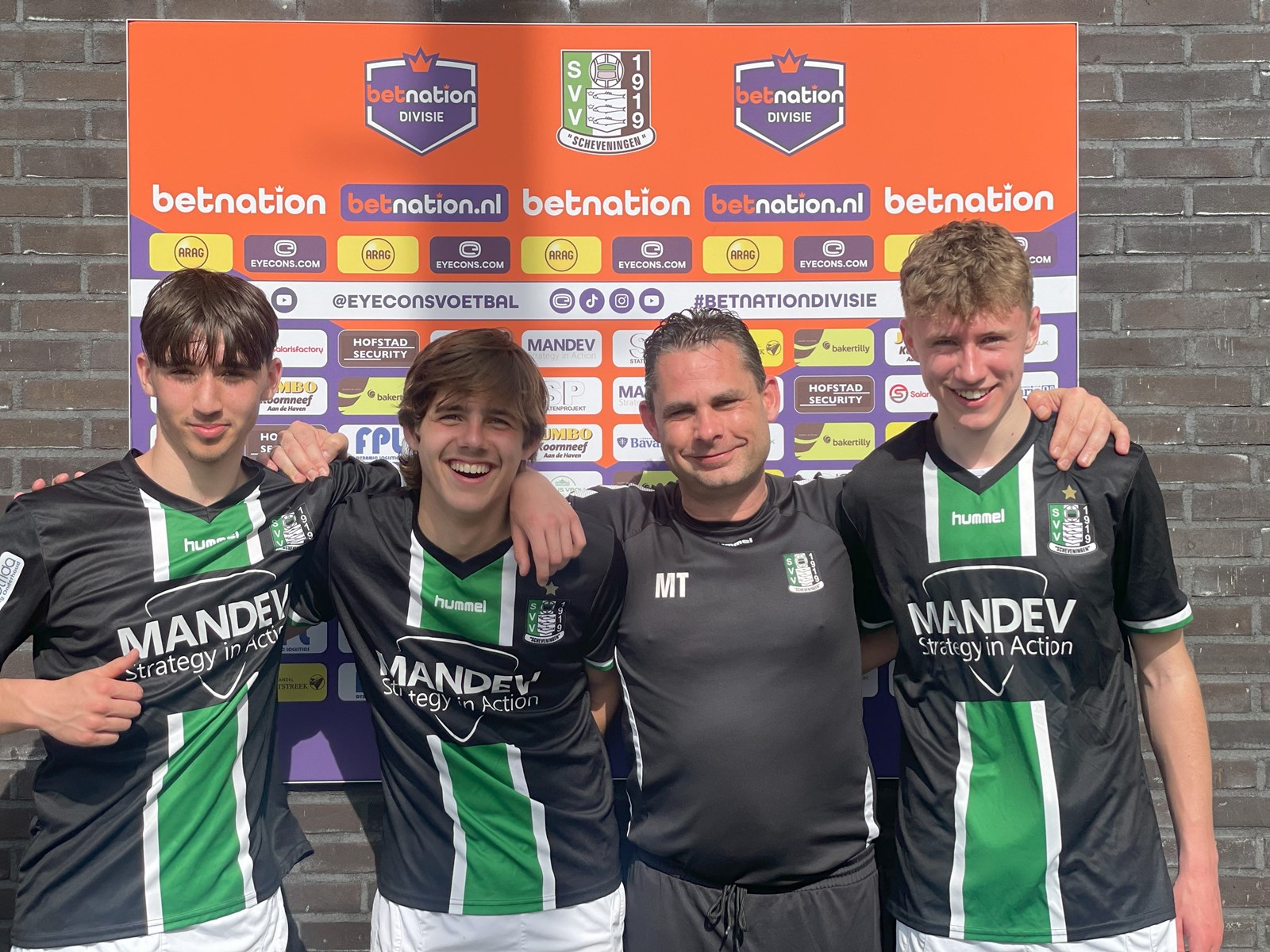 Invalbeurt talenten JO17 bij de O23-1 - SVV Scheveningen
