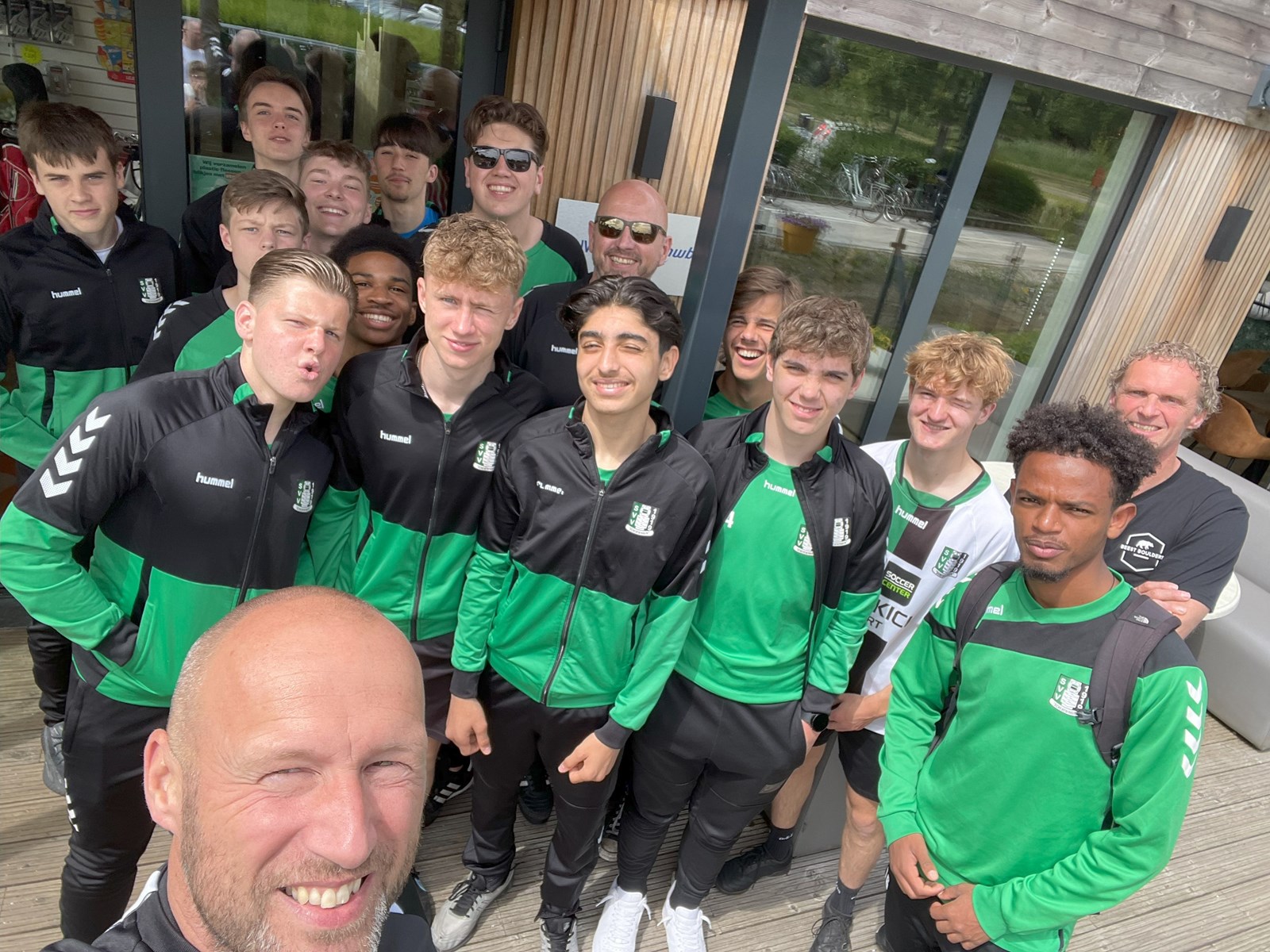 Seizoensafsluiting SVV JO17 - SVV Scheveningen