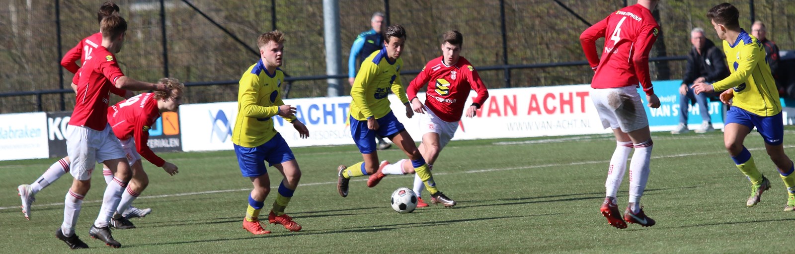 Schijndel/ DE WIT neemt punt mee uit Rooi - Schijndel / De Wit