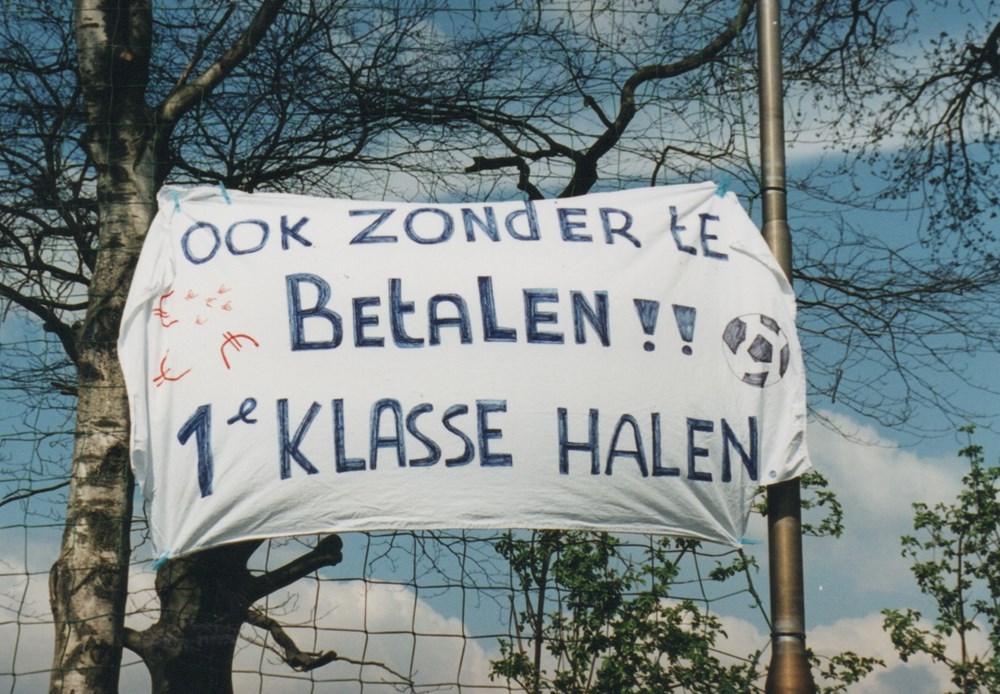Uit het archief: Historische spandoeken bij SV Someren - SV Someren