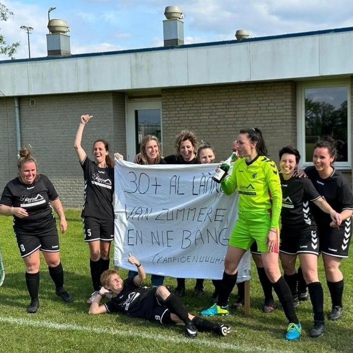 Uit het archief: Historische spandoeken bij SV Someren - SV Someren
