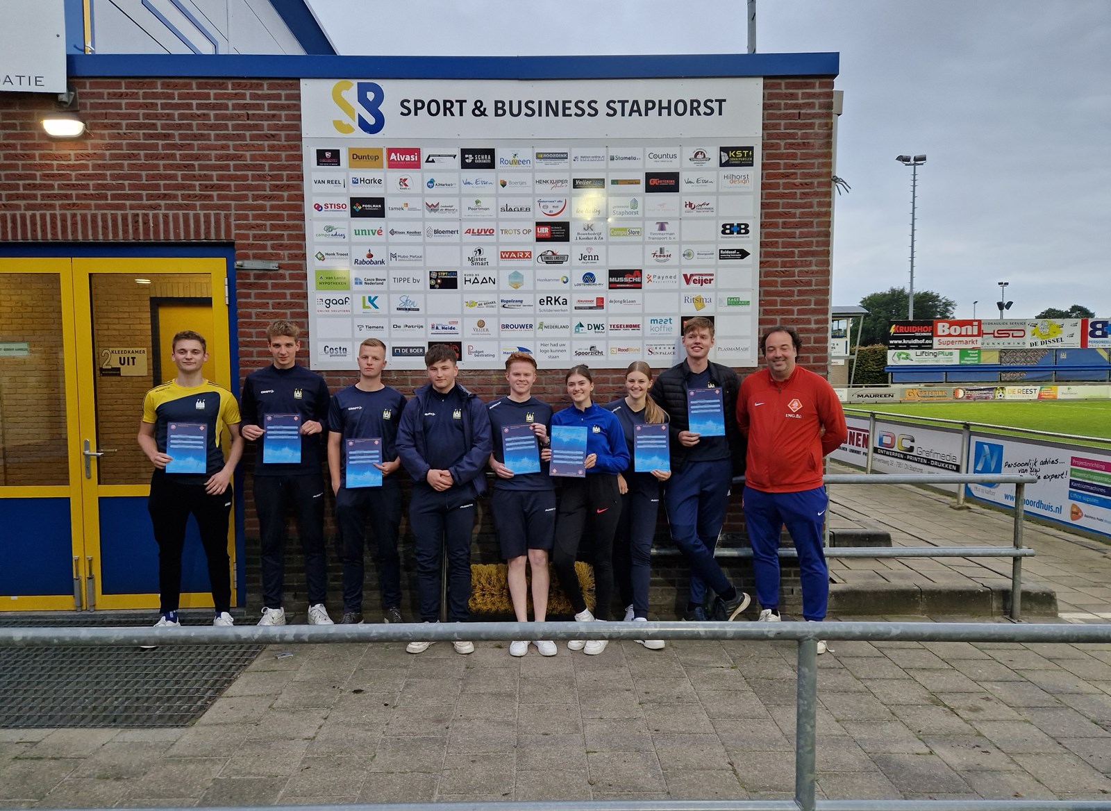 8 trainers van vv Staphorst behalen trainersdiploma UEFA C - vv Staphorst