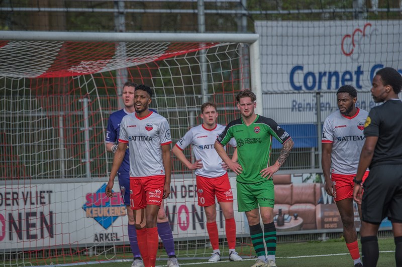 SteDoCo wint in derby van Unitas na comeback - SteDoCo