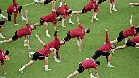 De velden bij TOS, meer teams en minder ruimte om op kunstgras te ...