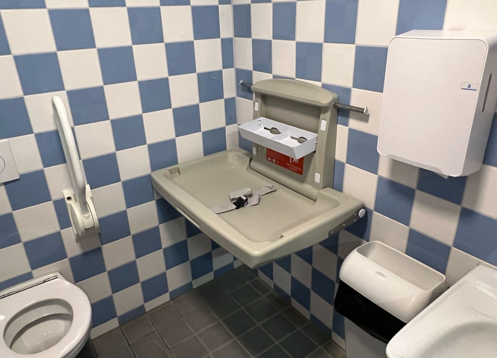 Baby verschonen op het TOS-toilet - TOS-Actief