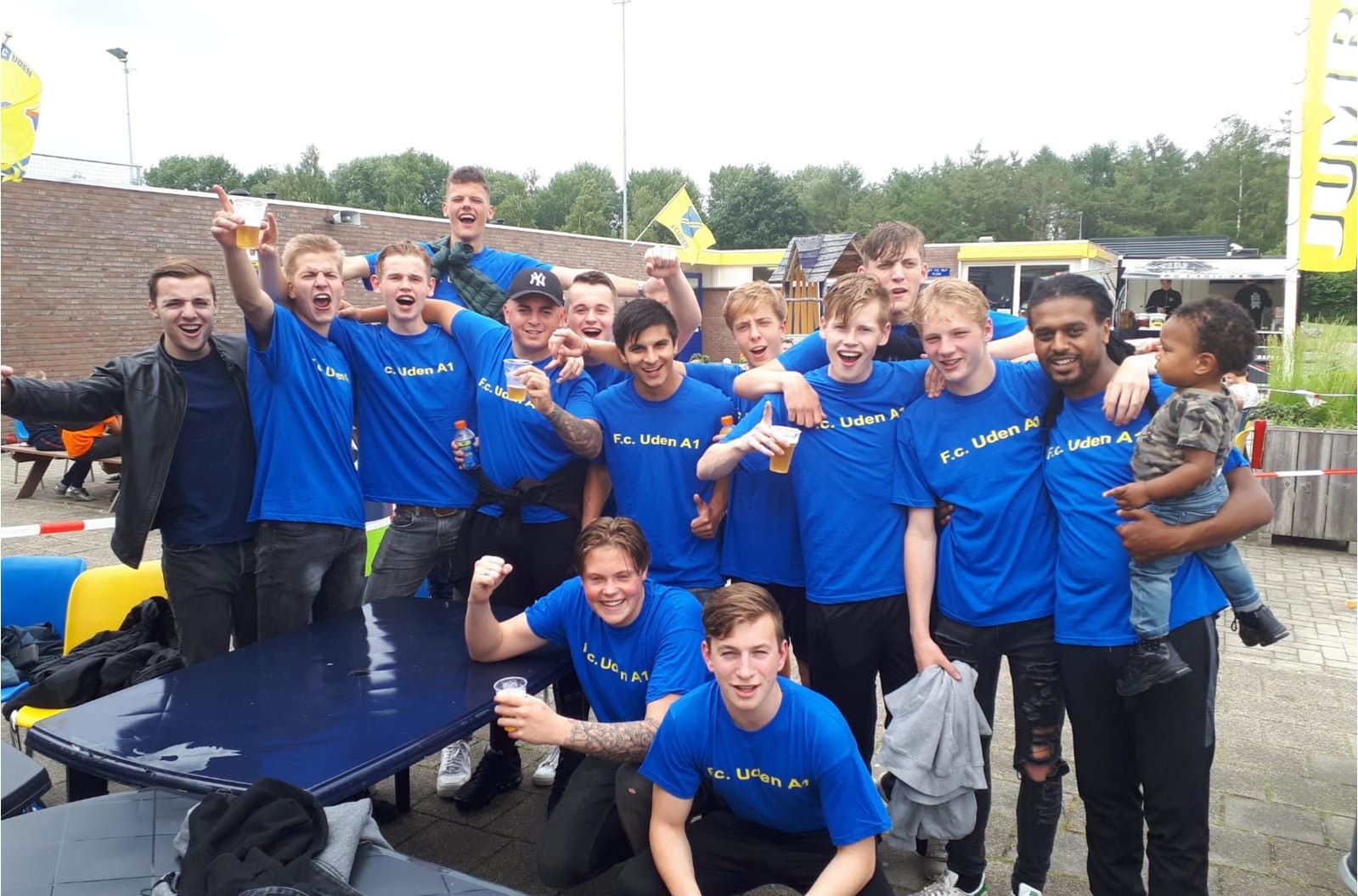 FC Uden feliciteert kampioenen - FC Uden