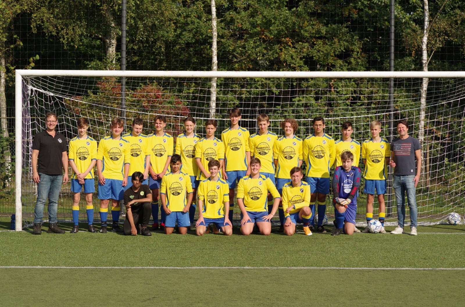JO17-2 in het nieuw gestoken door Brabants Lekkerste - FC Uden