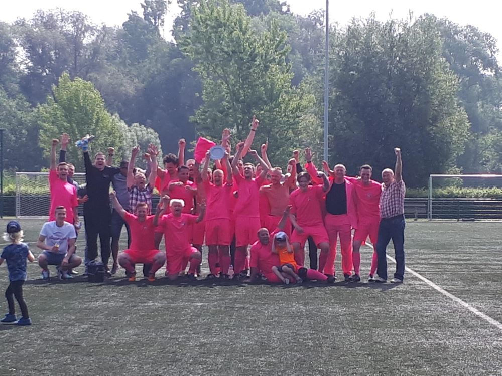 FC Uden feliciteert kampioenen - FC Uden