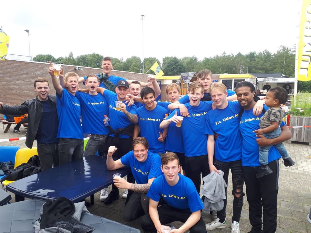 FC Uden feliciteert kampioenen - FC Uden