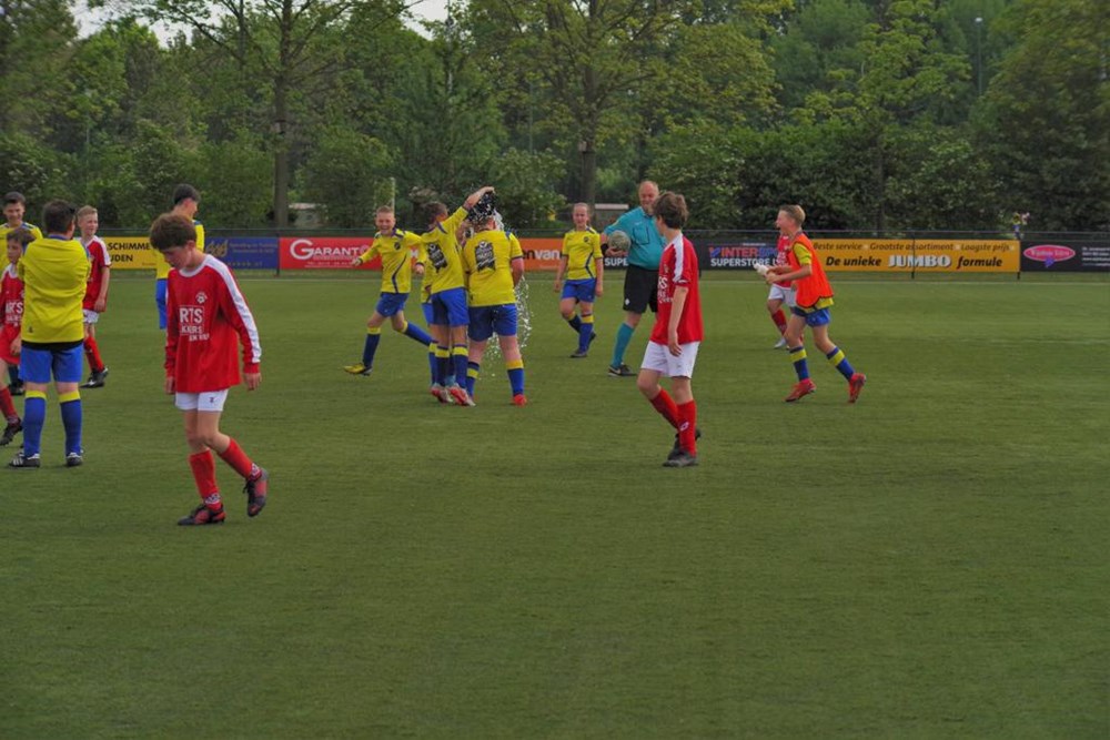 FC Uden JO 13-2 doet het: KAMPIOEN! - FC Uden