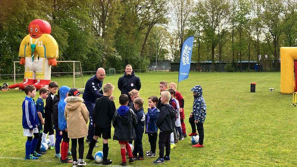 Voetbalinstuif bij Uno Animo - Uno Animo