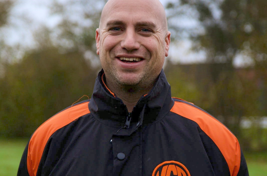 Sybrand Smit nieuwe hoofdtrainer VCR - Voetbal Club Rinsumageest