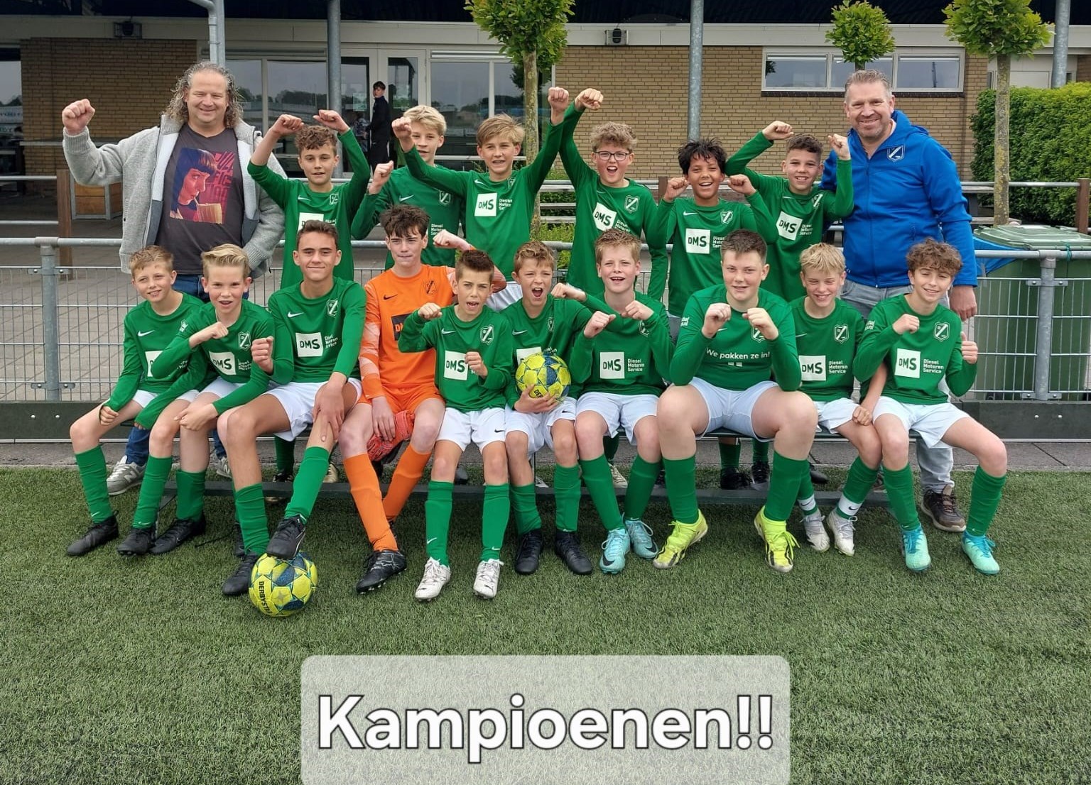 VVAC JO13-2 na nek-aan-nek-race met Heukelum kampioen - VVAC
