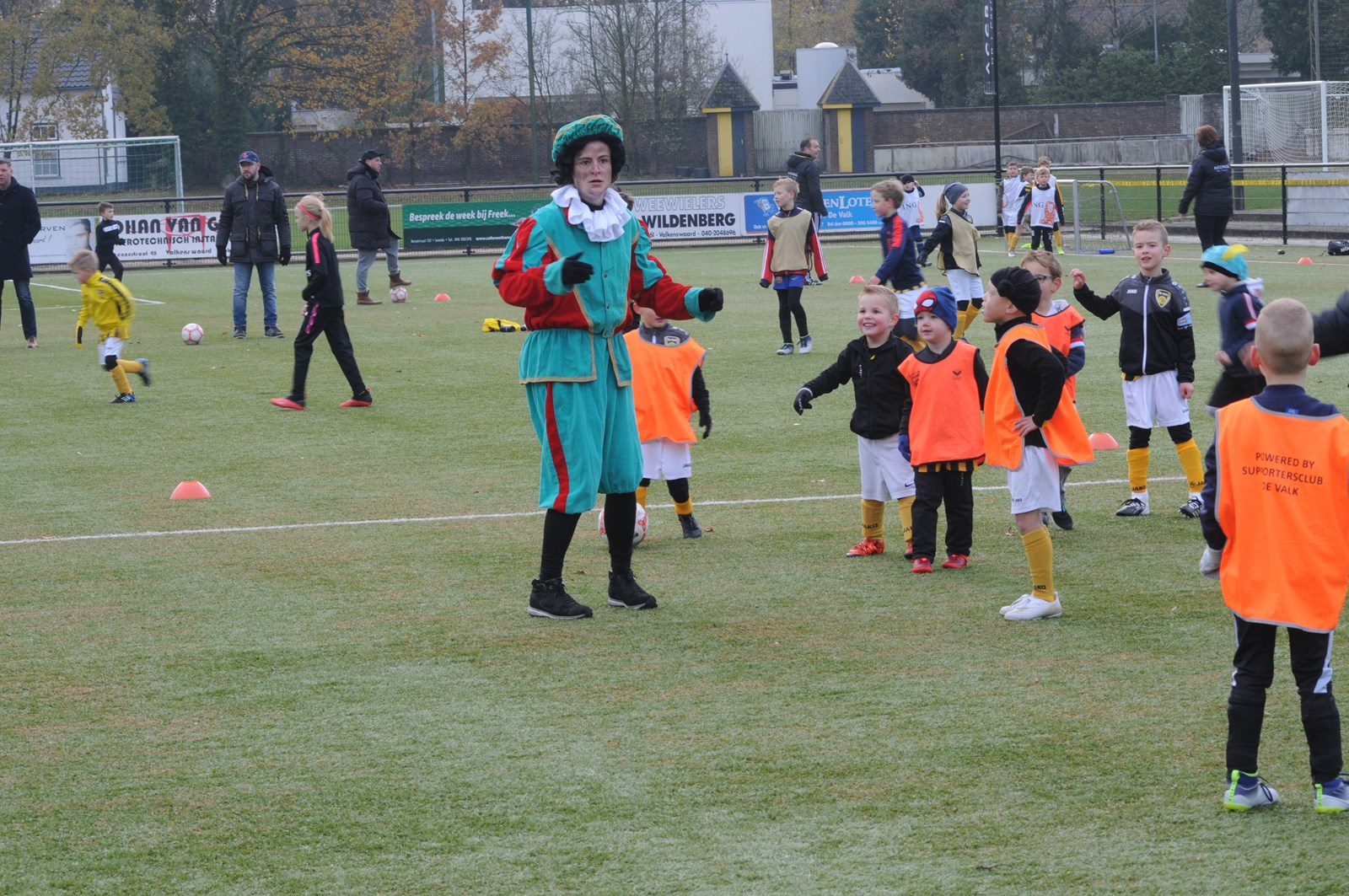 Voetbalpietjes bij De Valk - https://www.vvdevalk.nl/