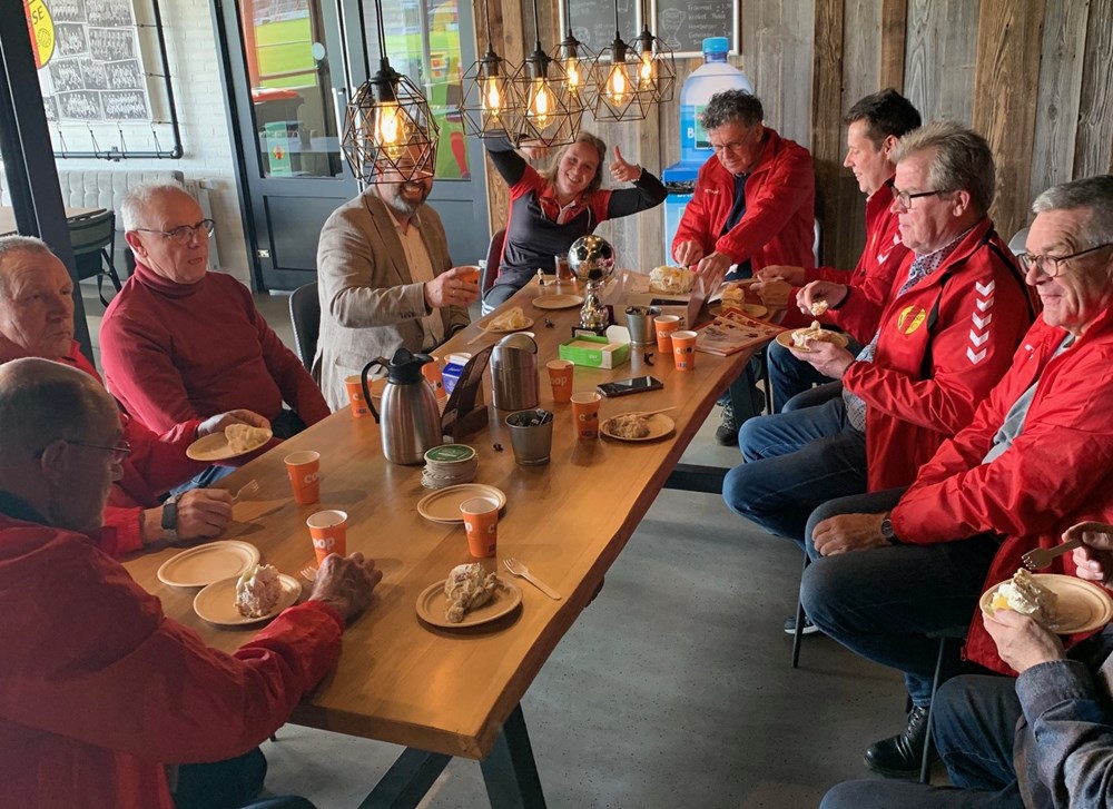 Gemeente de Wolden feliciteert Vitesse’63 Old Stars met kampioenschap ...