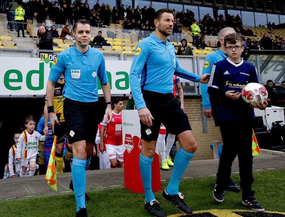 15 November presentatie FIFA assistent-scheidsrechter Rogier Honig - VV ...
