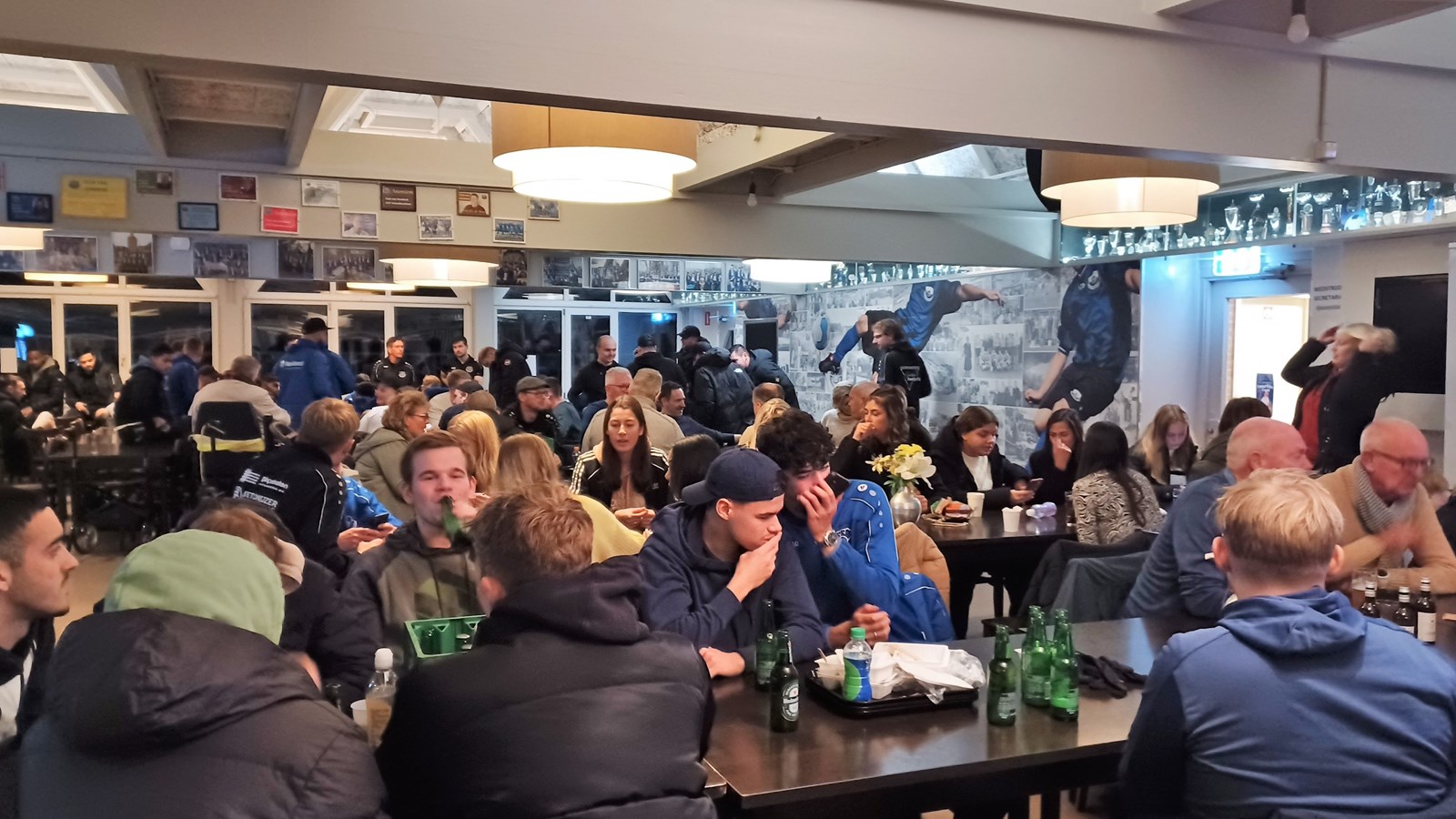 Bomvolle en gezellige kantine - C.V.V. Vriendenschaar