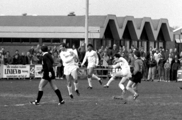 Vriendenschaar speelde in 1983 een erewedstrijd tegen Feyenoord - C.V.V ...