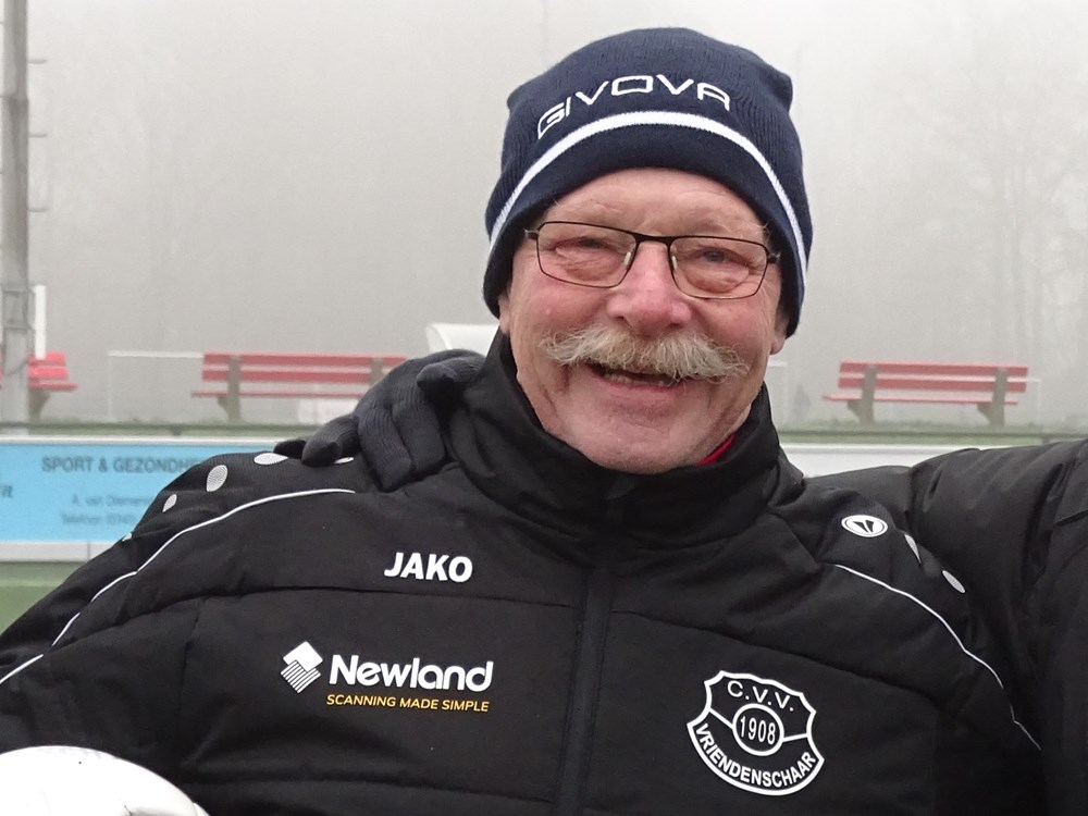 Trainers- en begeleidingsstaf eerste elftal compleet - C.V.V ...