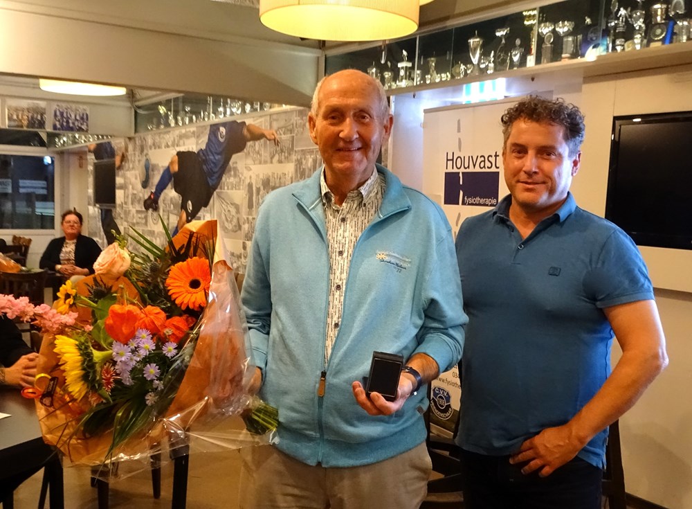 In 't zonnetje tijdens ledenvergadering - C.V.V. Vriendenschaar