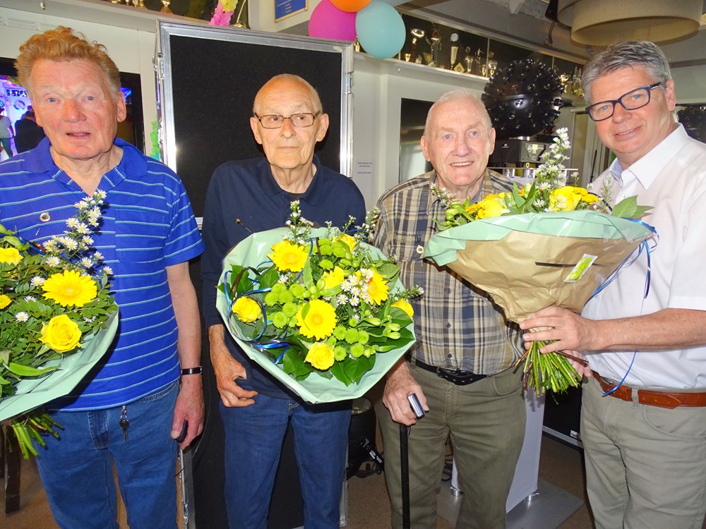 Theo van 't Verlaat overleden - C.V.V. Vriendenschaar