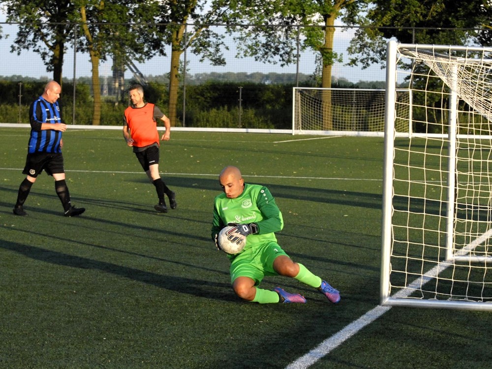6-6 gelijkspel voor G-team tegen veteranen - C.V.V. Vriendenschaar