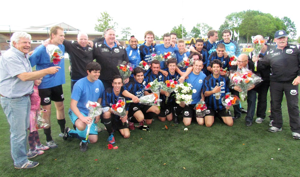 Eerste elftal 2013 (Foto van de week) - C.V.V. Vriendenschaar