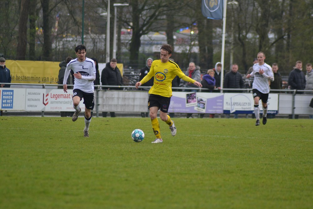 Woudenberg vergroot voorsprong met nummer drie Lunteren - v.v. Woudenberg