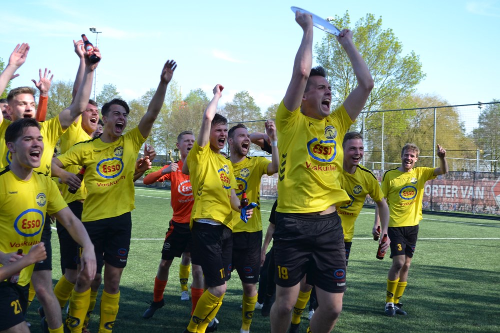 Woudenberg kampioen na ombuigen 2-0 achterstand naar 2-4 overwinning ...