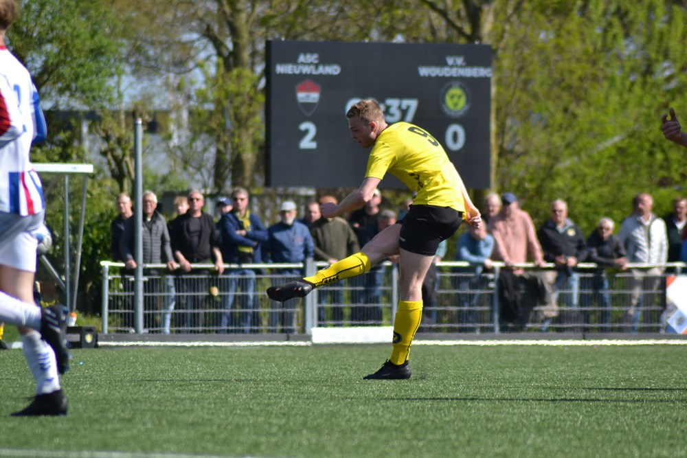 Woudenberg kampioen na ombuigen 2-0 achterstand naar 2-4 overwinning ...