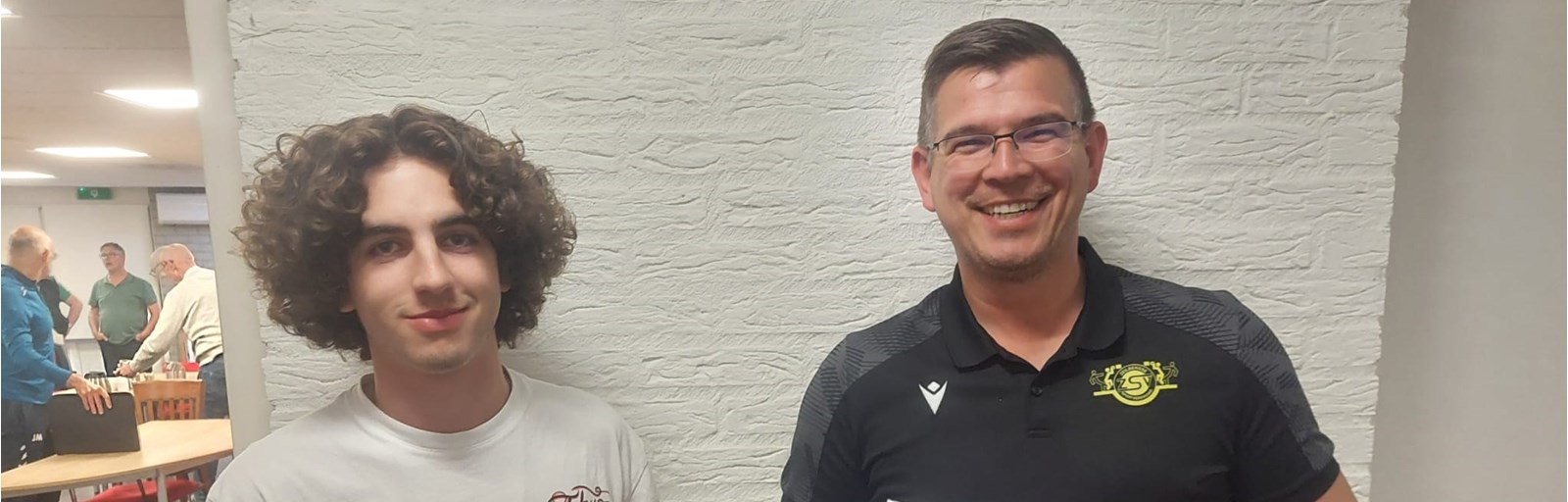 Has Bennenbroek en Andrew Jones geslaagd voor opleiding ...