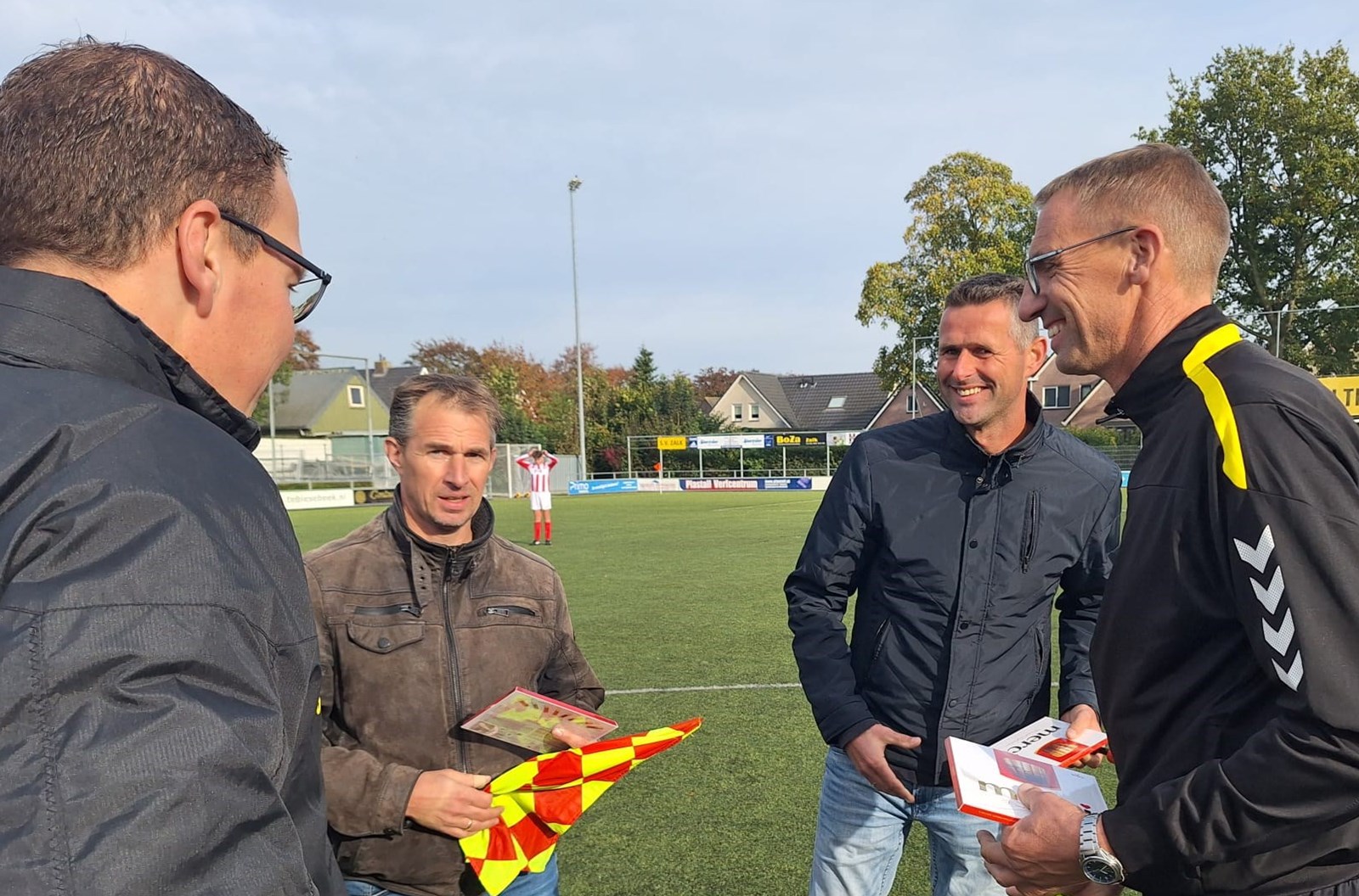 Bedankt (assistent)-scheidsrechters!💛🖤 - Sportvereniging Zalk